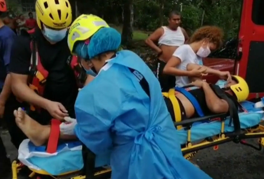 ¡Se salvó! Rescatan a joven que cayó al río Gariché – Panamá en Minutos