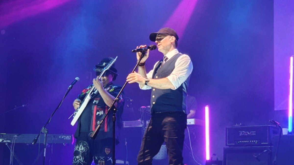 La banda Océano celebró sus 40 años con un espectacular concierto ...